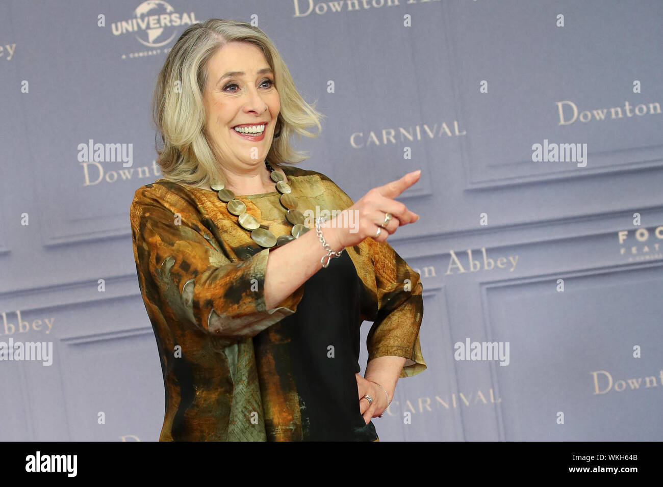 Downton abbey actress phyllis logan hi-res stock photography and images ...