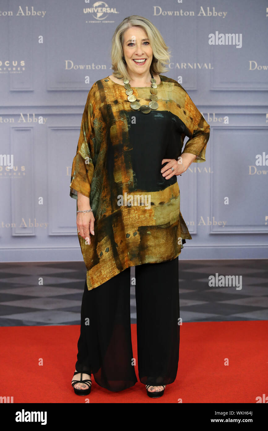 Downton abbey the movie phyllis logan hi-res stock photography and ...