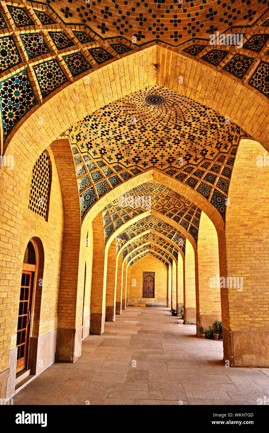 Empty mosque hi-res stock photography and images - Alamy