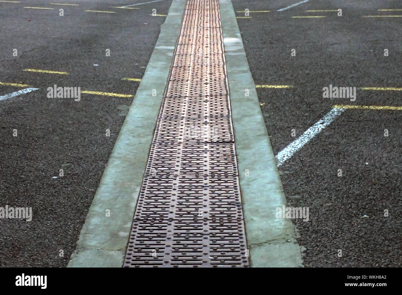 Angle divider hi-res stock photography and images - Alamy
