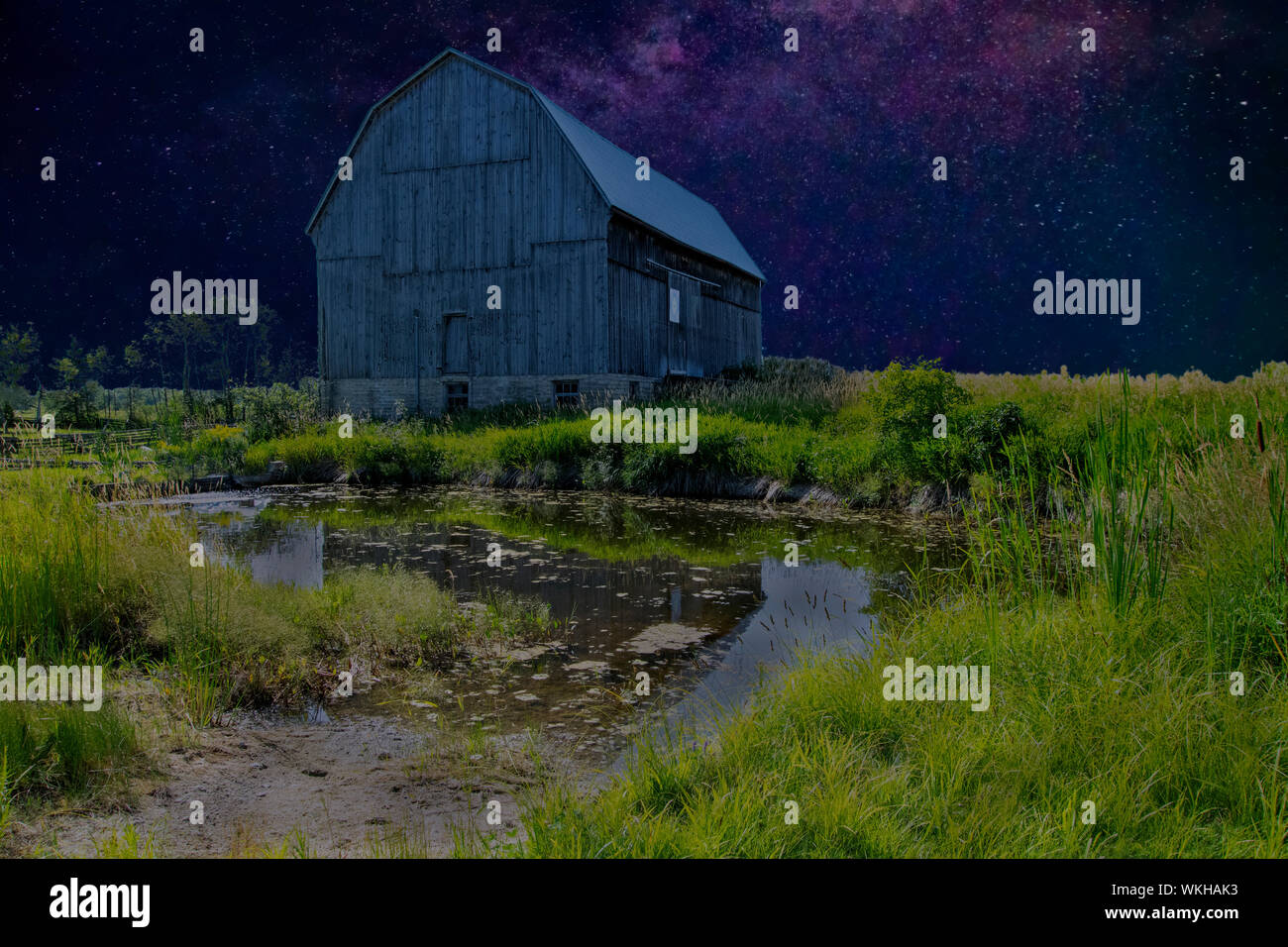 Pond barn night stars hi-res stock photography and images - Alamy