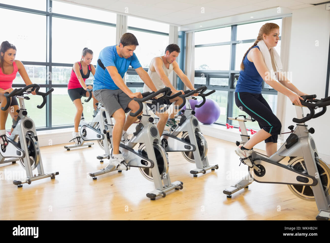 Five people spinning class hi-res stock photography and images - Alamy