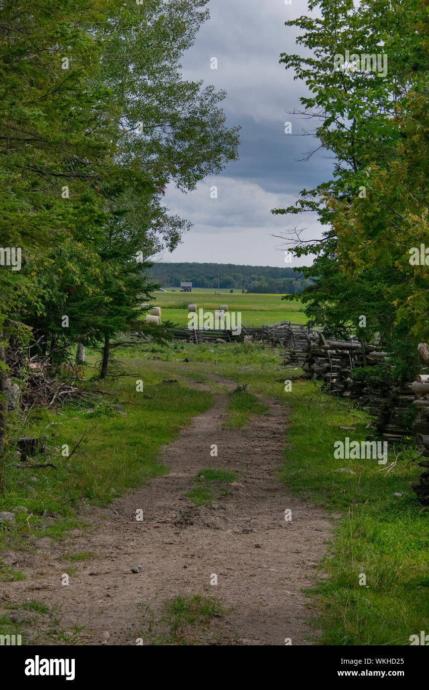 Farm trail hi-res stock photography and images - Alamy