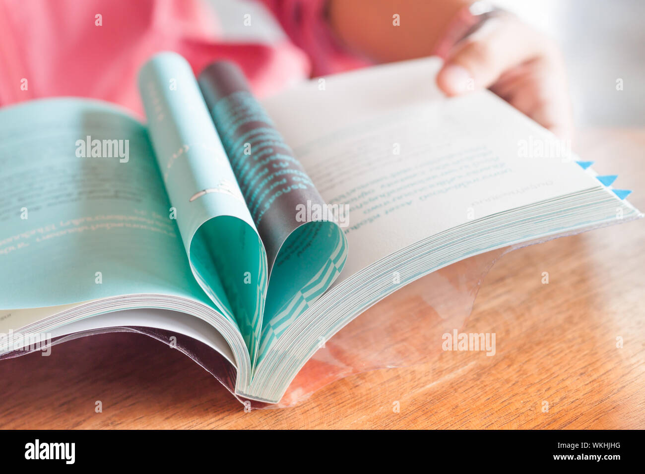 Pages book hand hi-res stock photography and images - Alamy