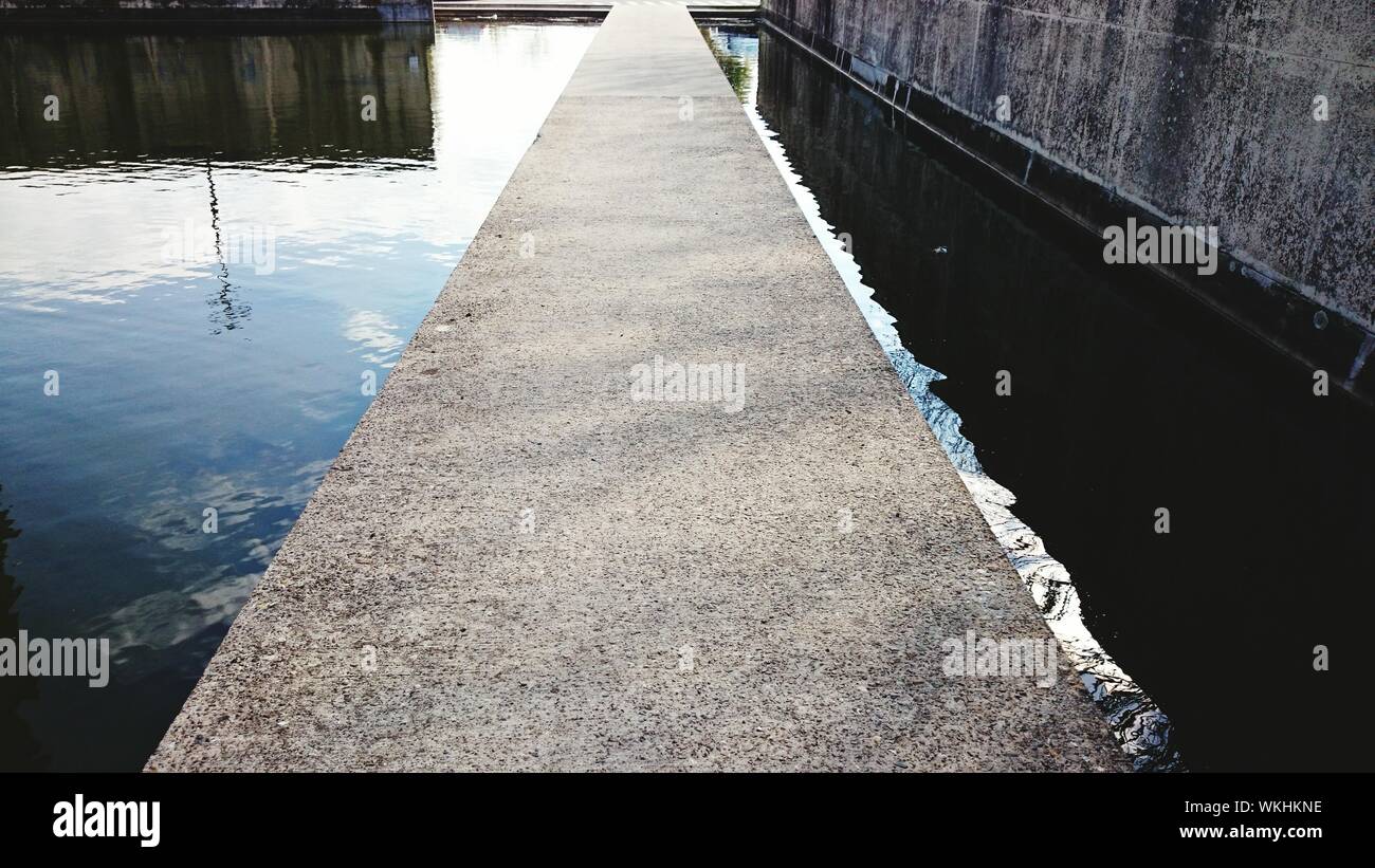 Walkway over water hi-res stock photography and images - Alamy