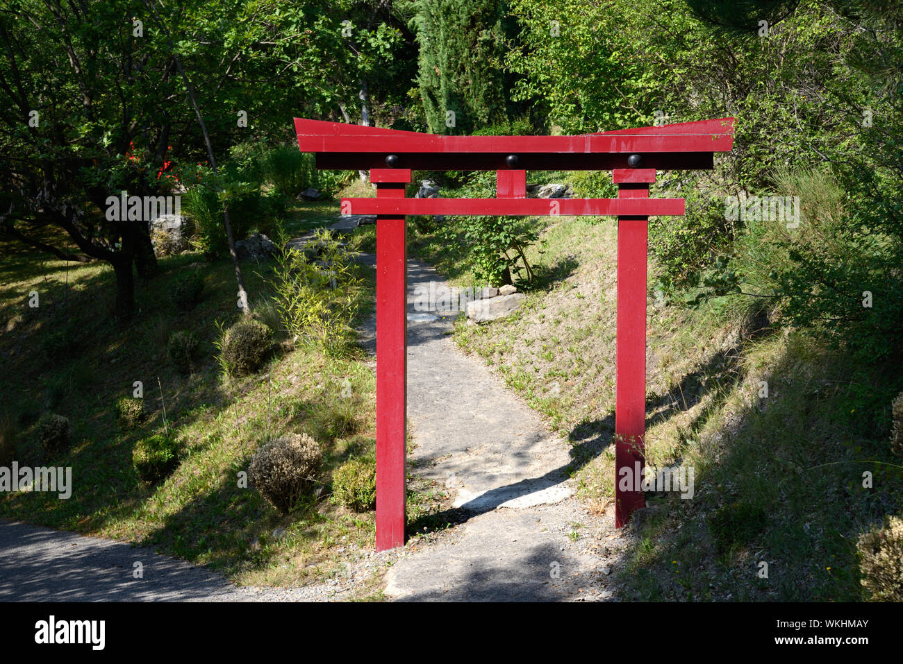 Japanese gate hi-res stock photography and images - Alamy