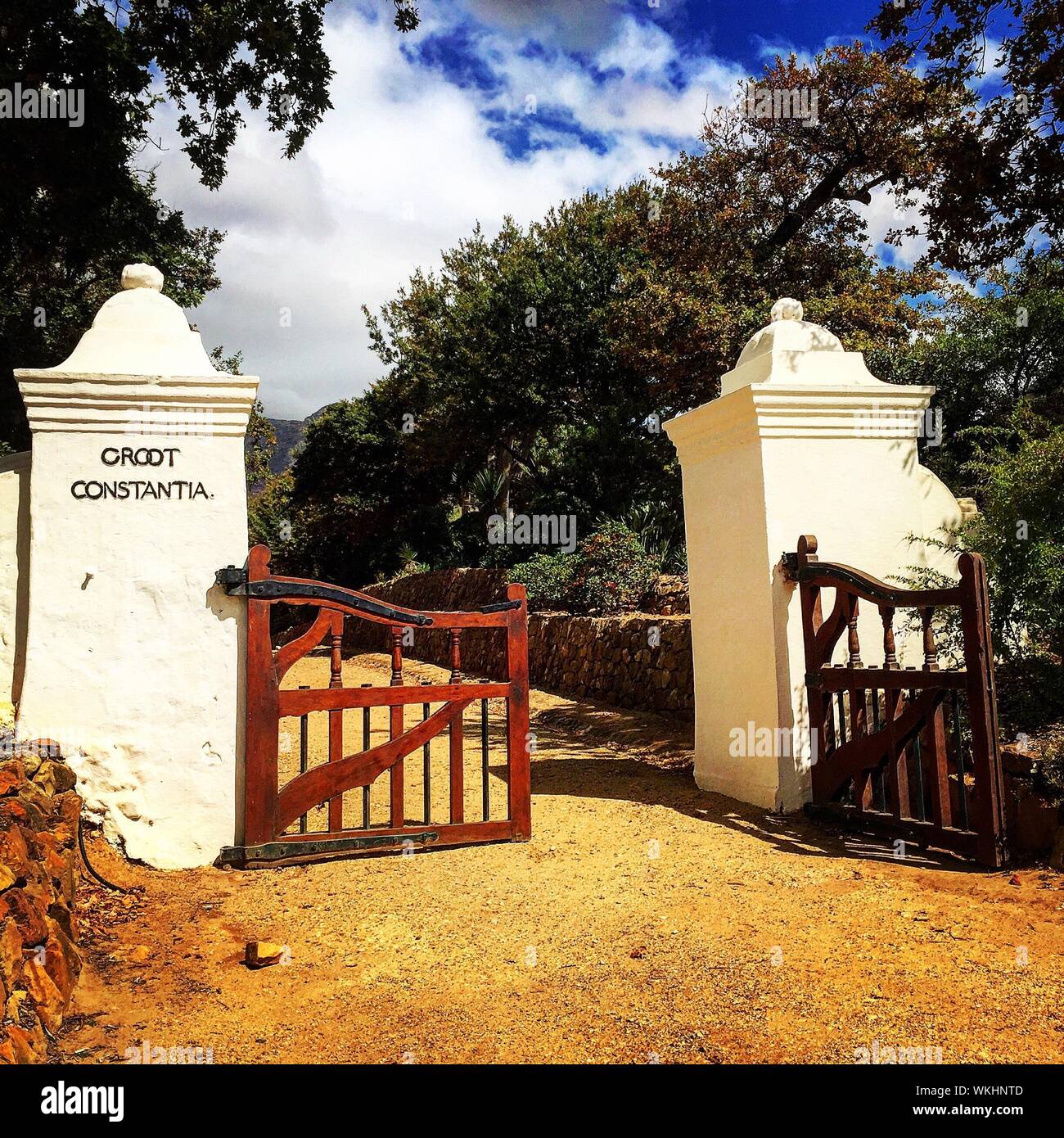 Open entrance gate hi-res stock photography and images - Alamy