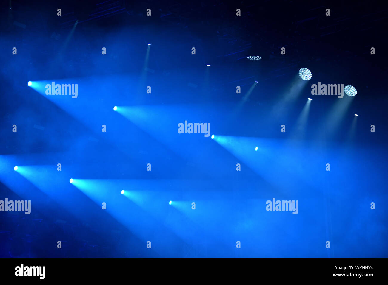 Blue stage lighting hi-res stock photography and images - Alamy