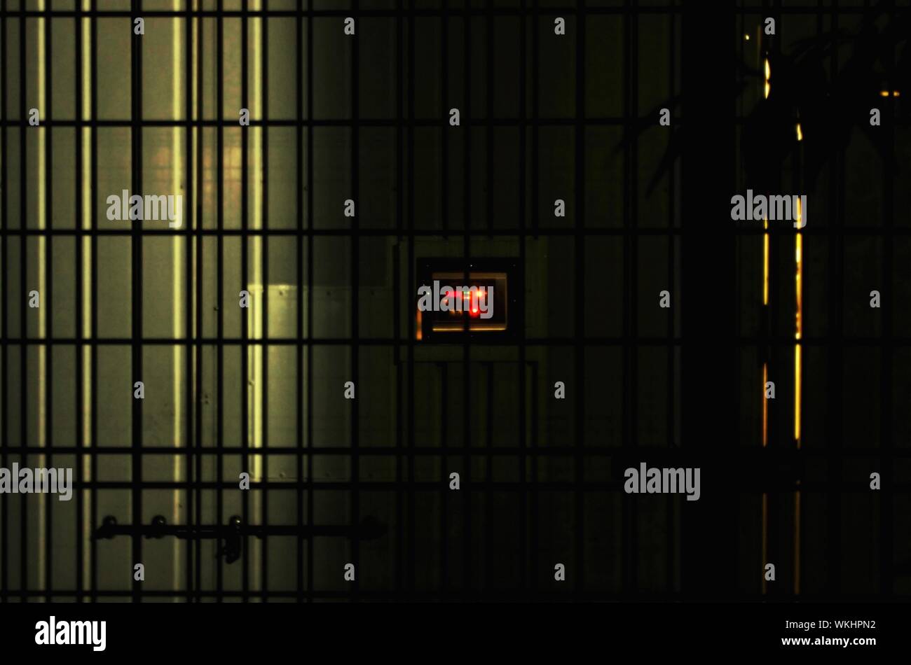 Grate screen hi-res stock photography and images - Alamy