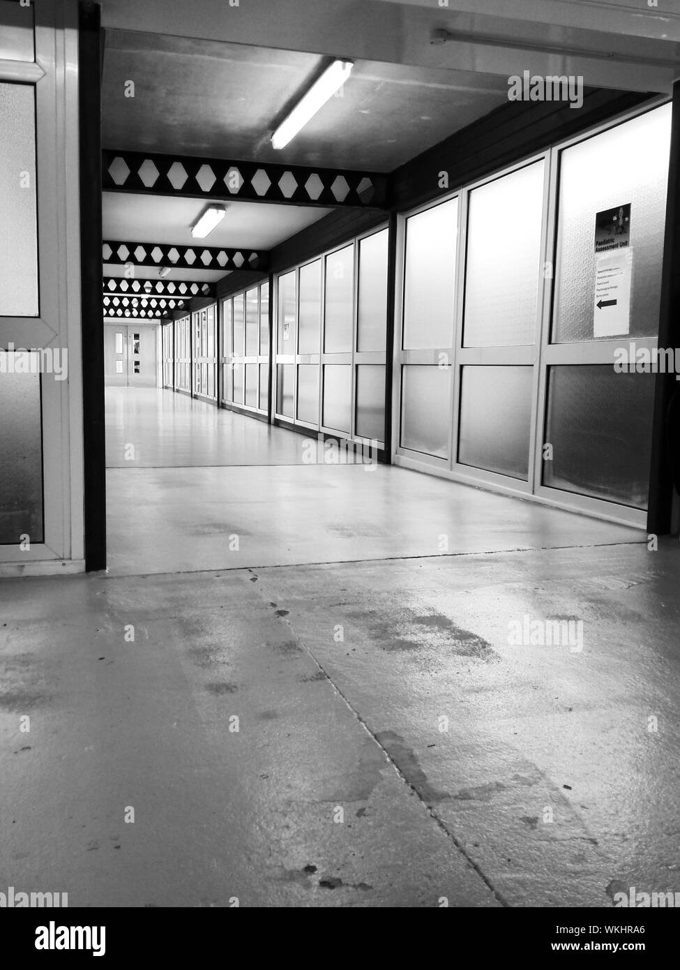 Empty passage in building building hi-res stock photography and images ...