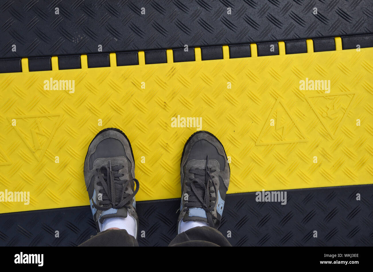 Standing signs hi-res stock photography and images - Alamy