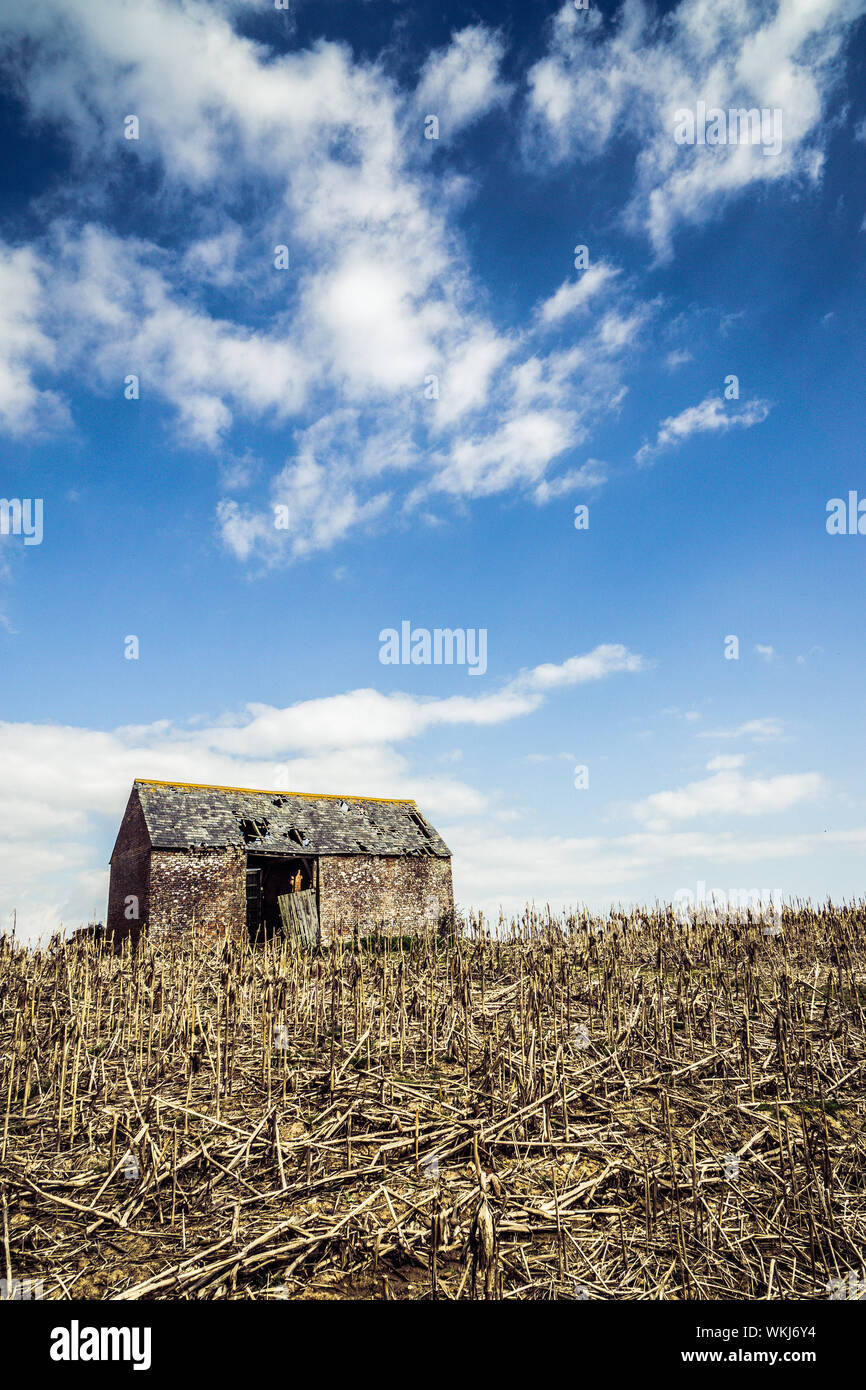 Low farmhouse hi-res stock photography and images - Alamy