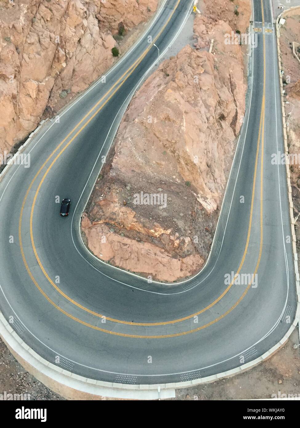 Winding road car hi-res stock photography and images - Alamy