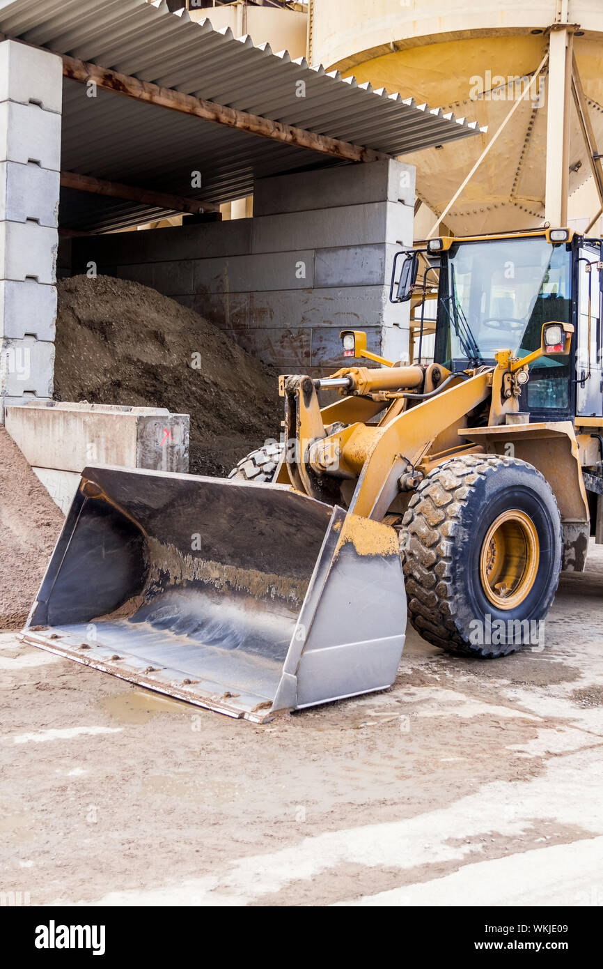 Pay loader hi-res stock photography and images - Alamy