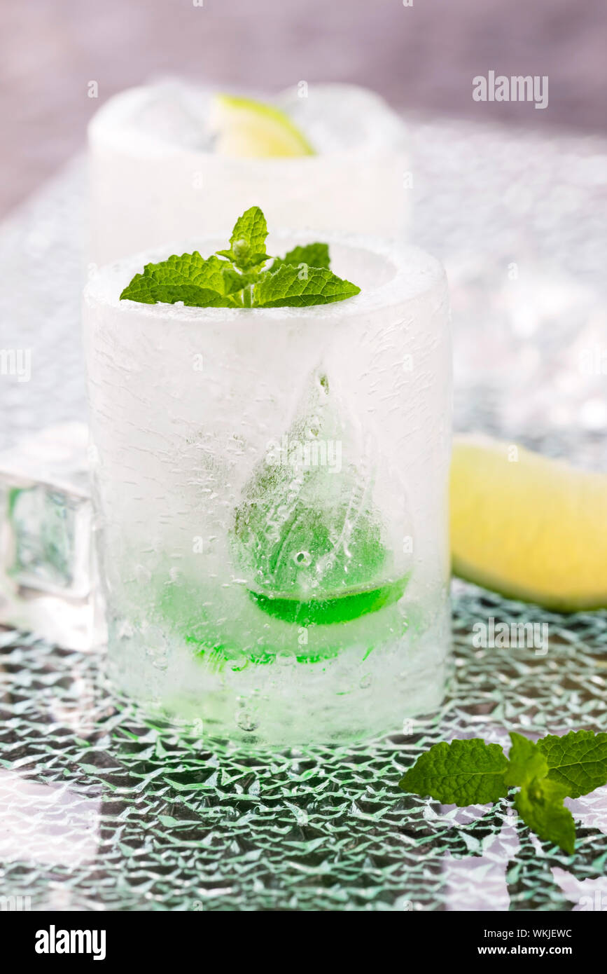 Bitter lemon vodka tonic hi-res stock photography and images - Alamy