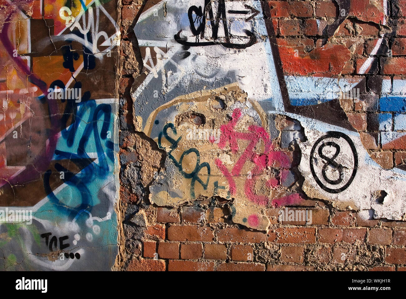 Building full of graffiti hi-res stock photography and images - Alamy