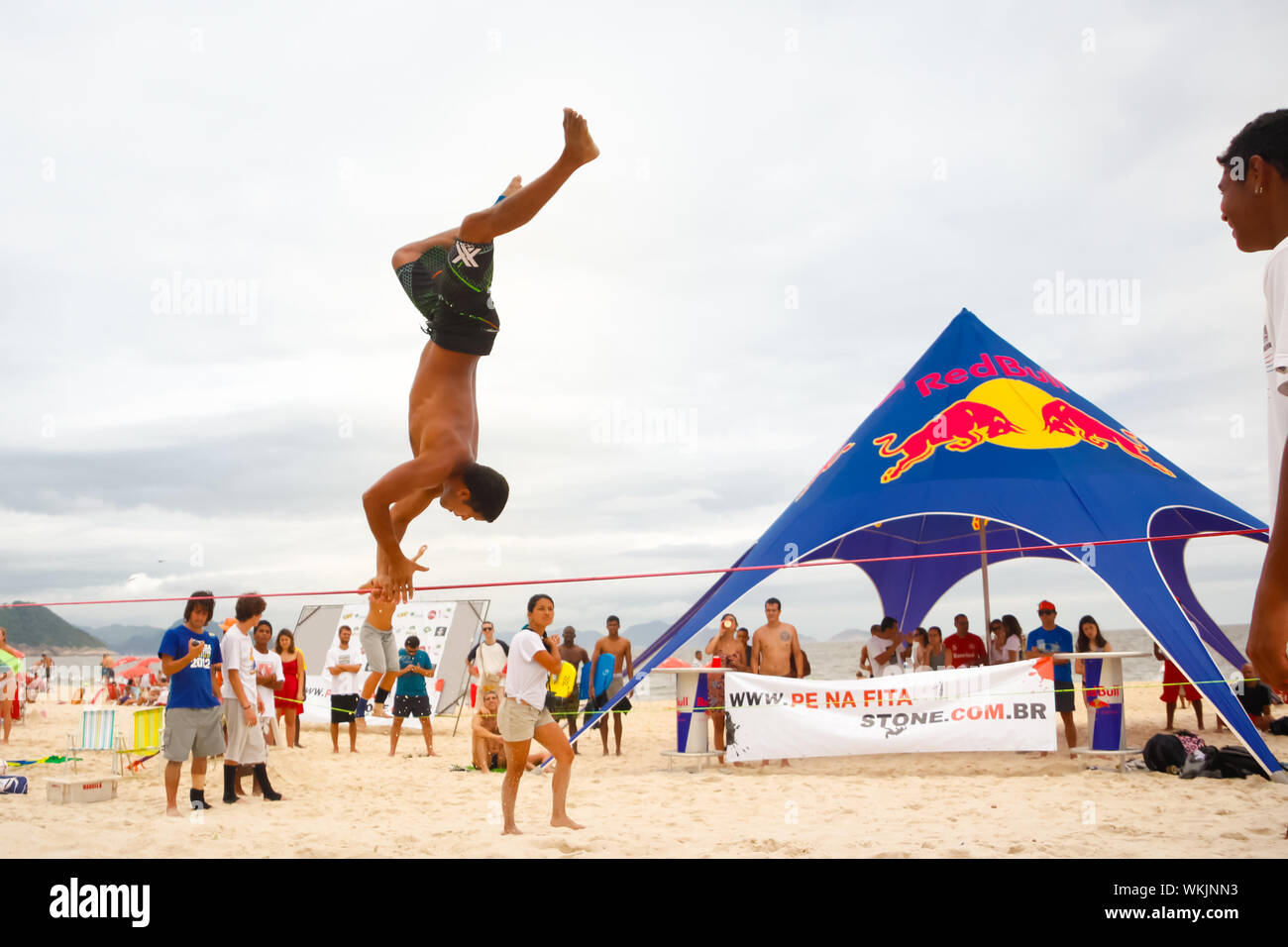 Slackline on Copacabana beach, Rio de Janeiro, Brazil Stock Photo - Alamy
