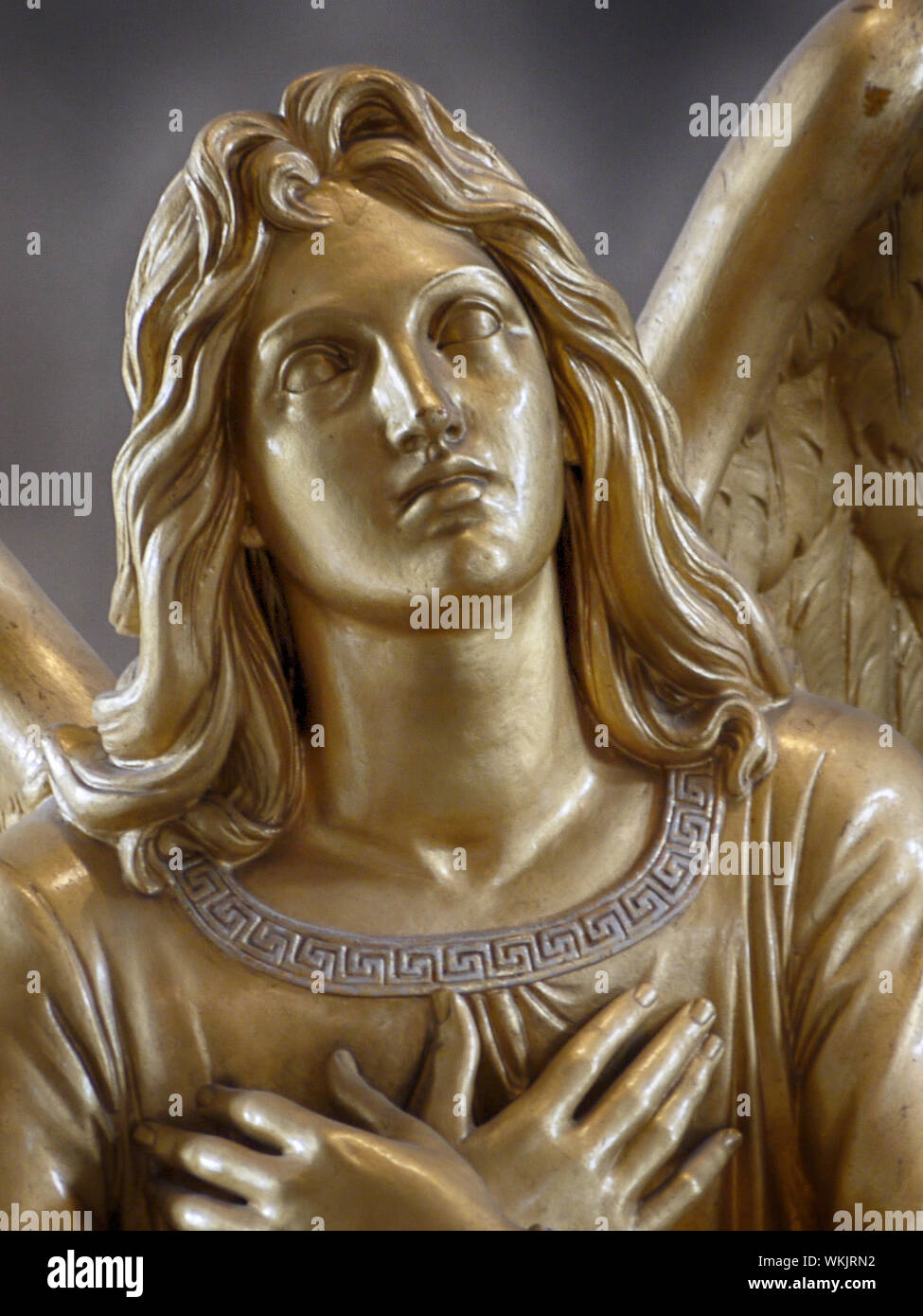 Golden statue of angel hi-res stock photography and images - Alamy