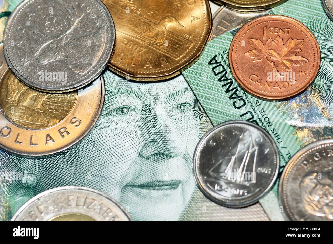 Canadian two dollar coin hi-res stock photography and images - Alamy