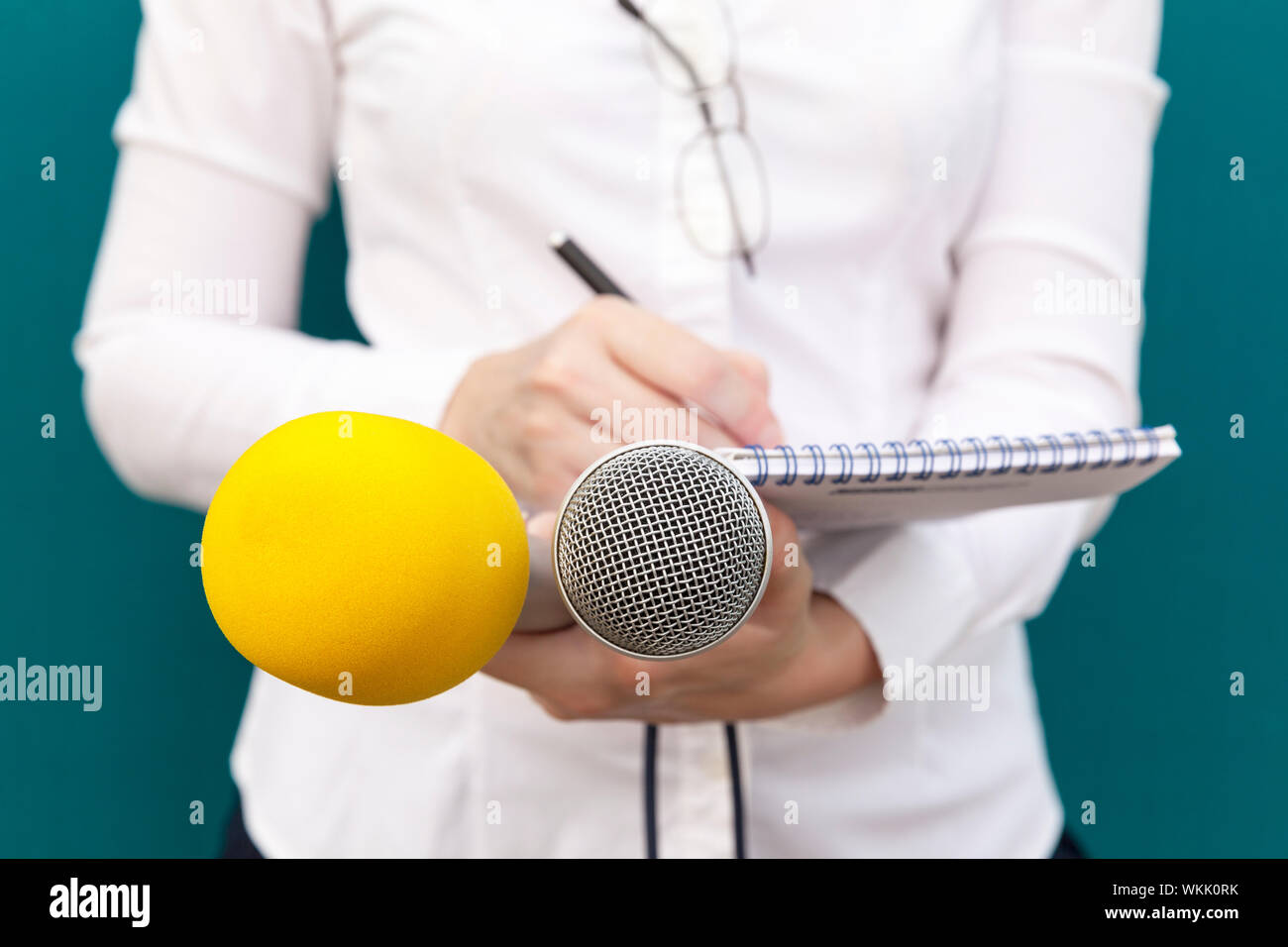 Female reporter microphone hi-res stock photography and images - Alamy