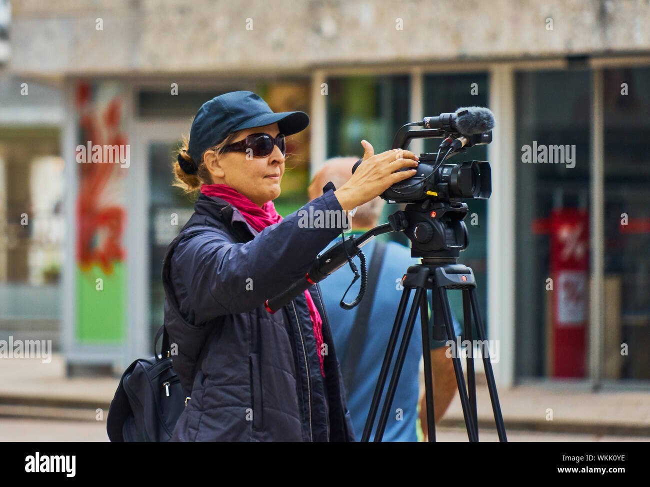 Camerawoman hi-res stock photography and images - Alamy