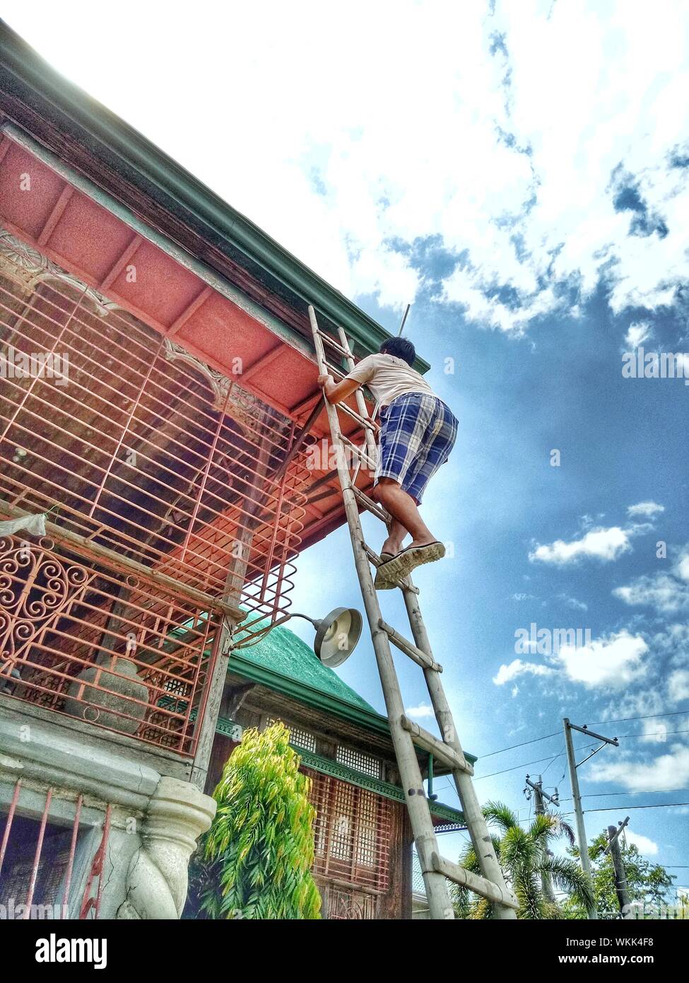 Side view ladder house exterior hi-res stock photography and images - Alamy