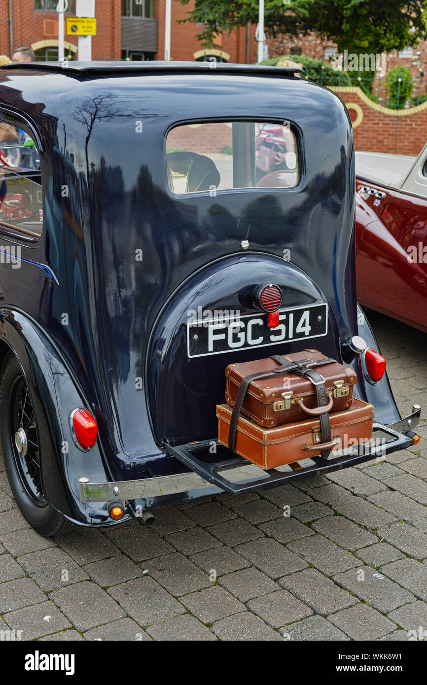Vintage cars on display, classic old automobiles, motor car hobbies ...