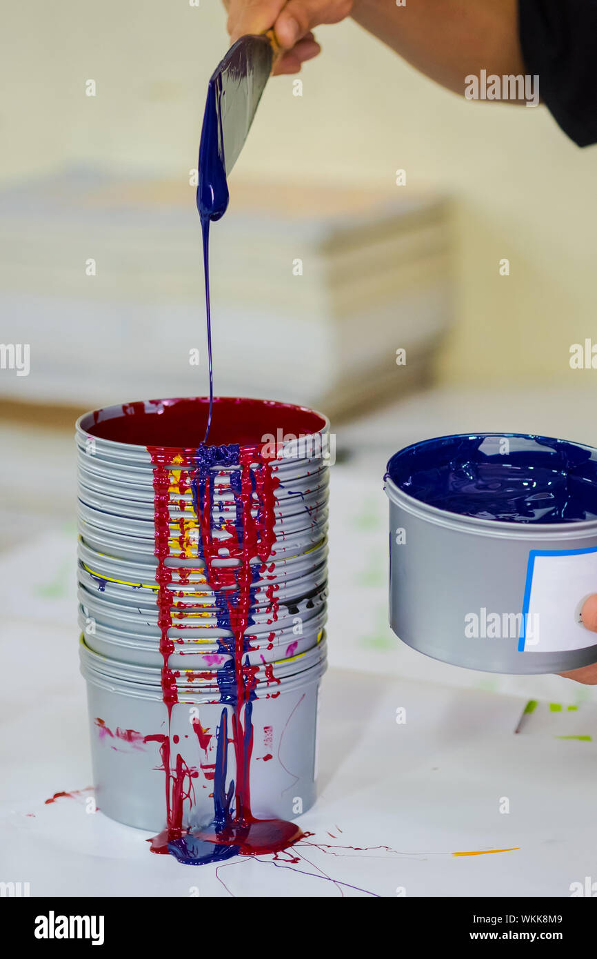 Mixing blue and red paint hi-res stock photography and images - Alamy