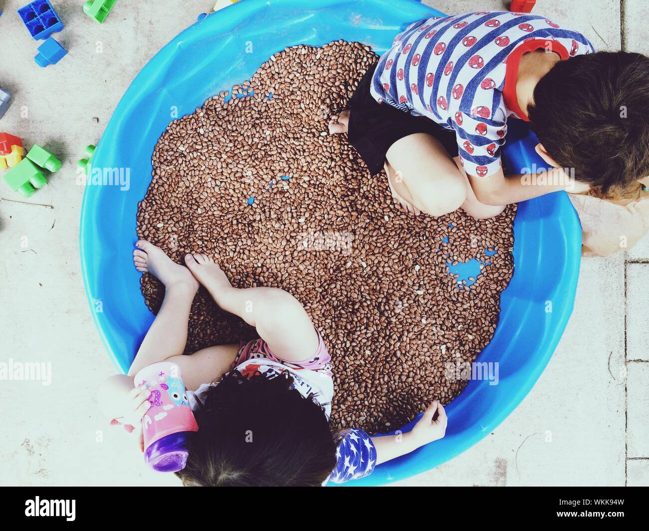 Brother sister playing in pool hi-res stock photography and images - Alamy