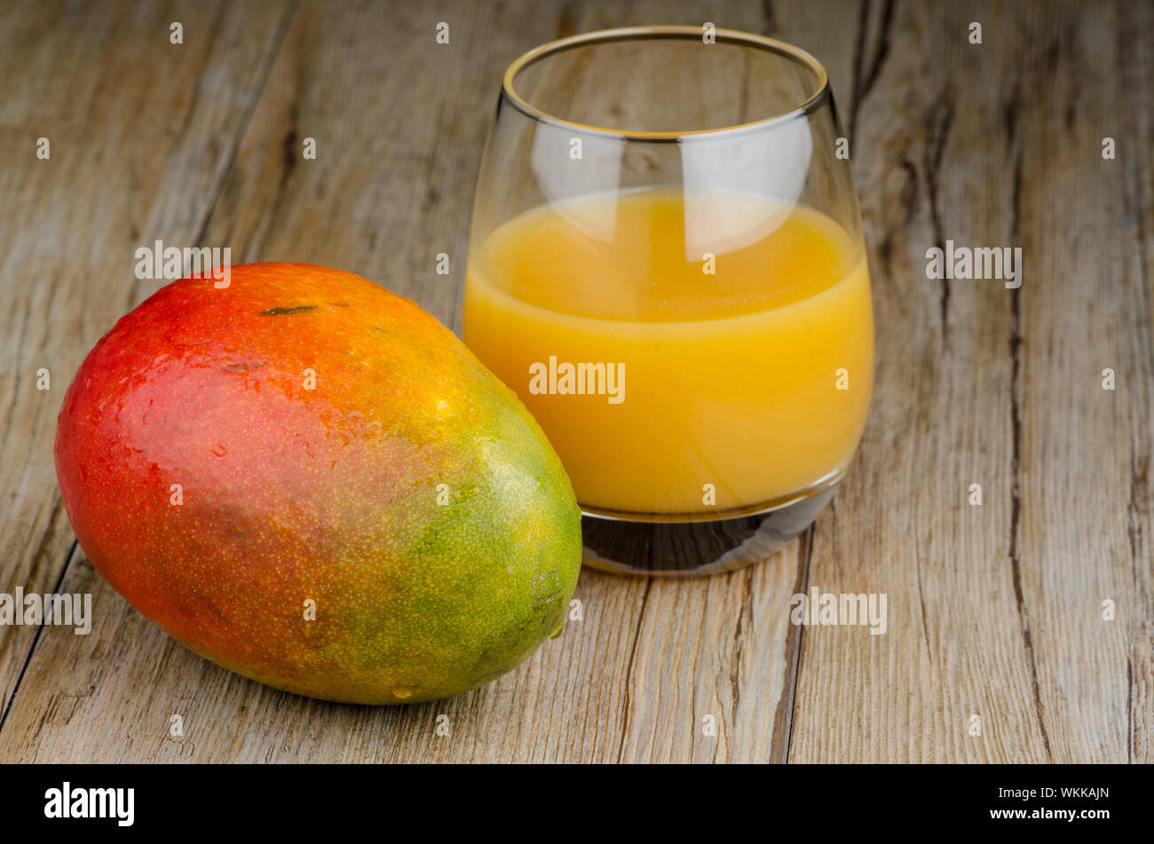 Fresh mango juice and mango fruit Stock Photo - Alamy