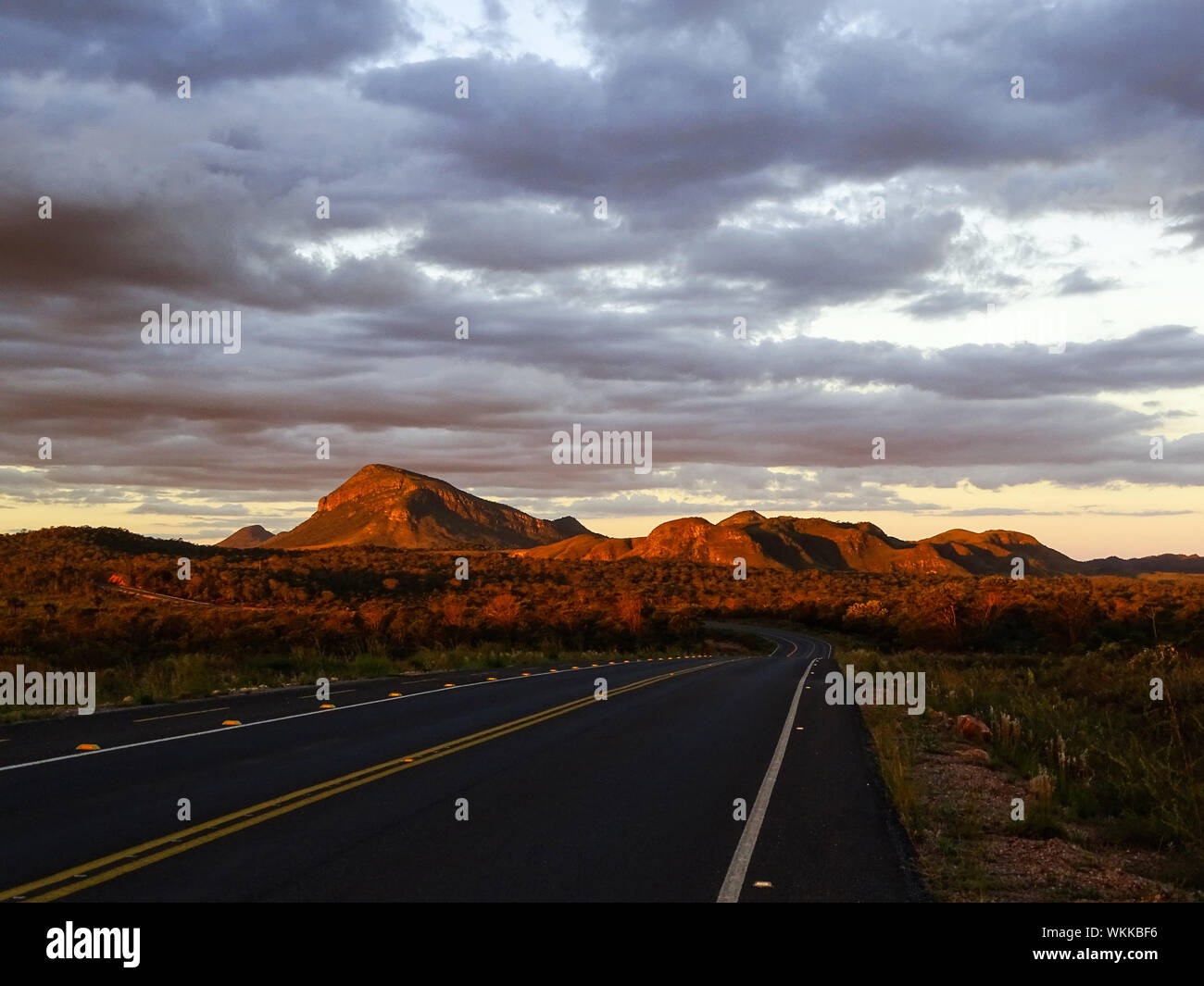 Empty road in the mountains hi-res stock photography and images - Alamy