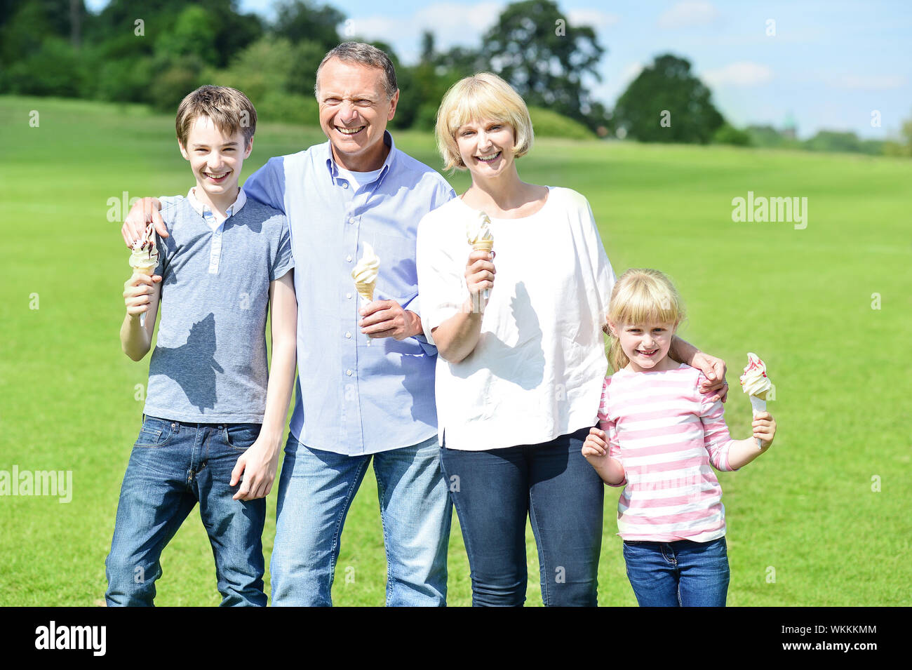 Modern family ice cream hi-res stock photography and images - Alamy