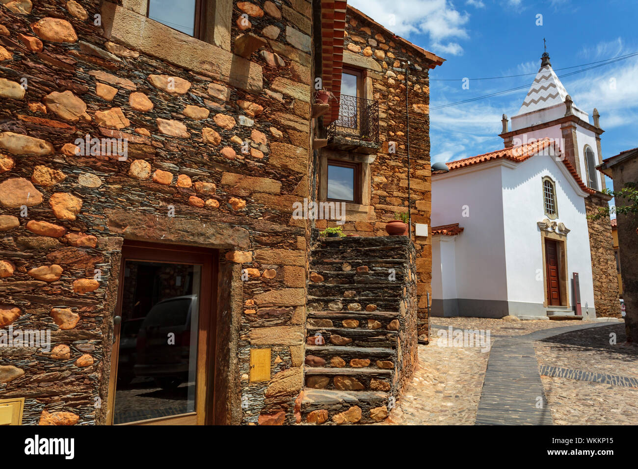 Blue window on shale house hi-res stock photography and images - Alamy