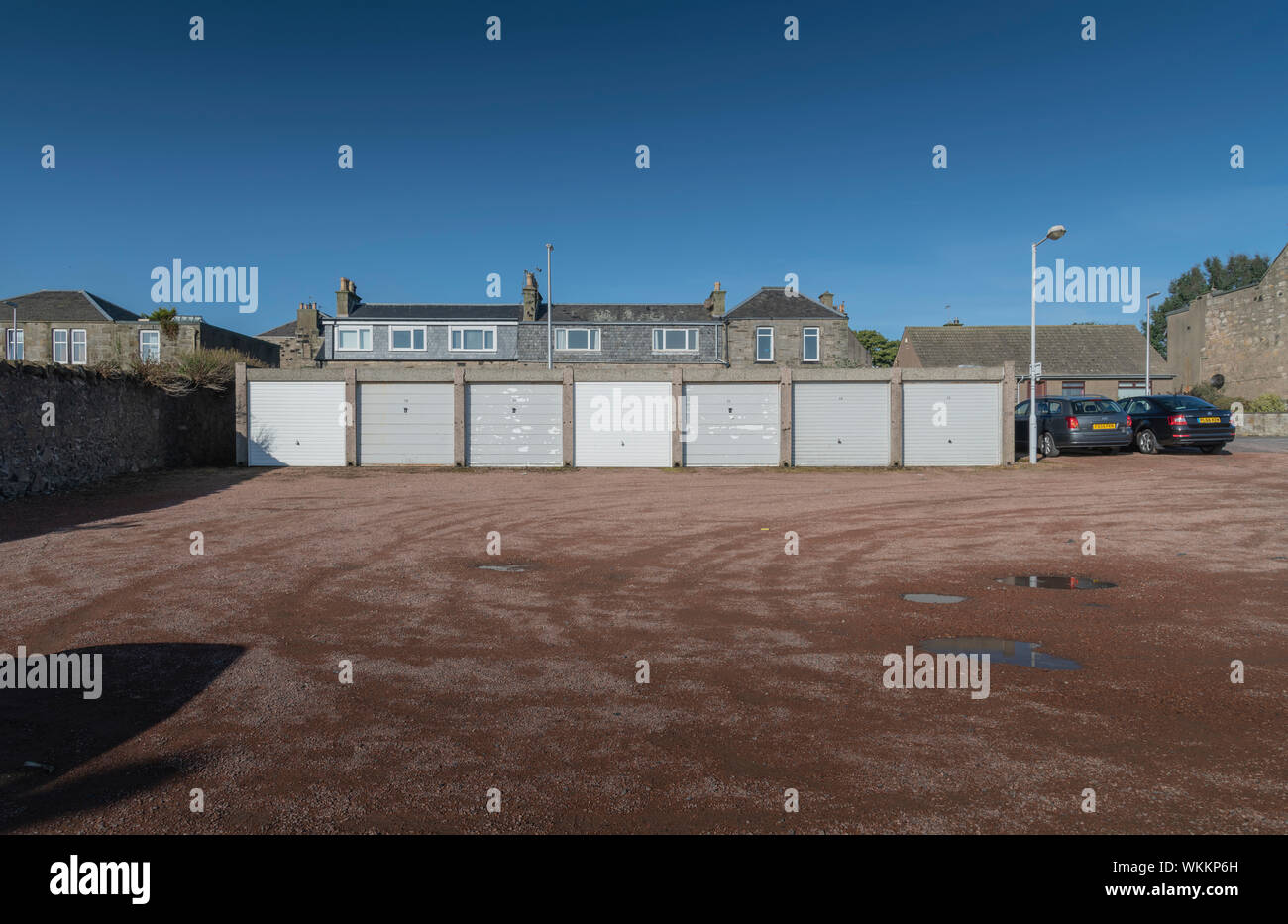 Rundown garage hi-res stock photography and images - Alamy