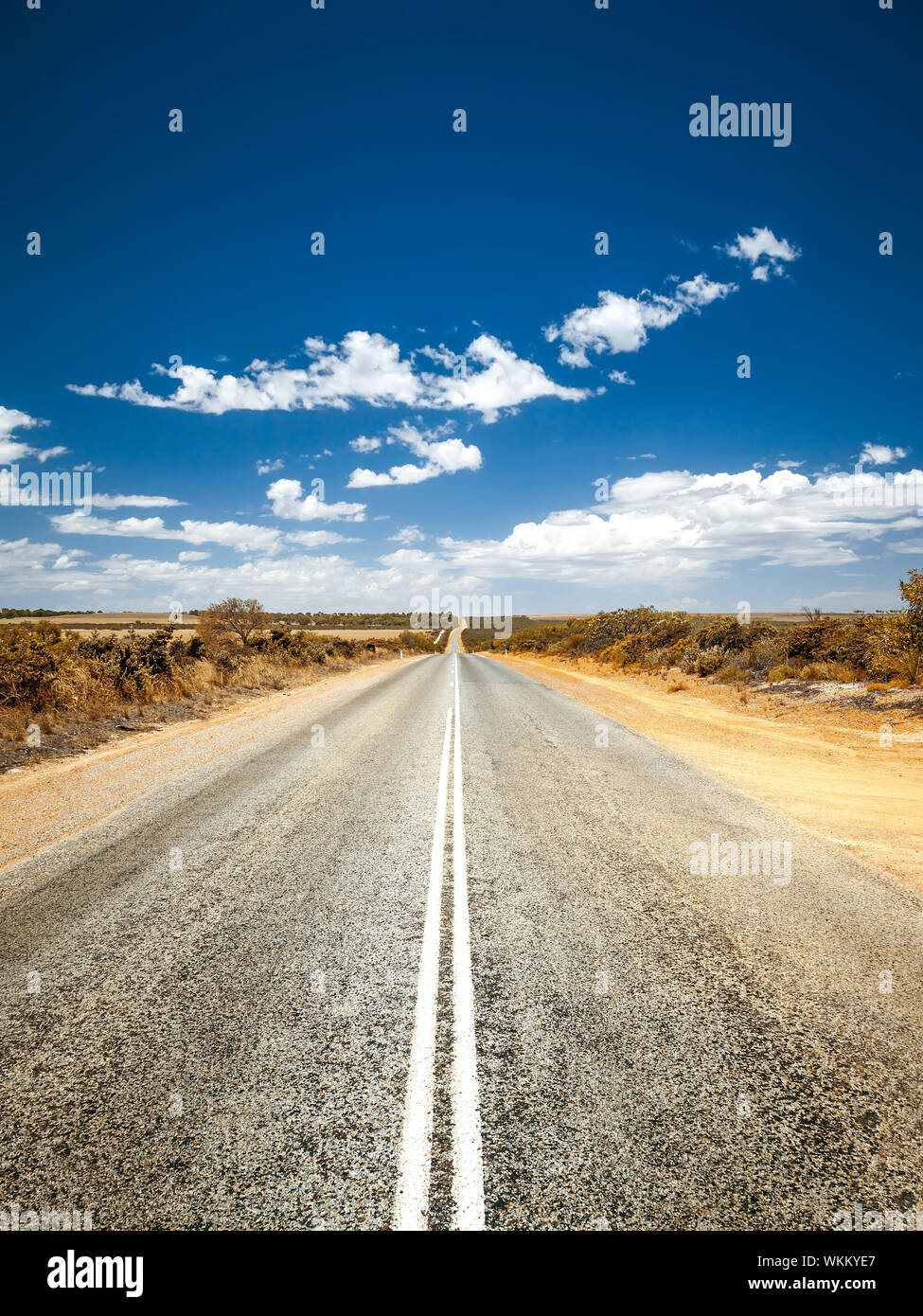 An image of a road to the horizon Stock Photo - Alamy