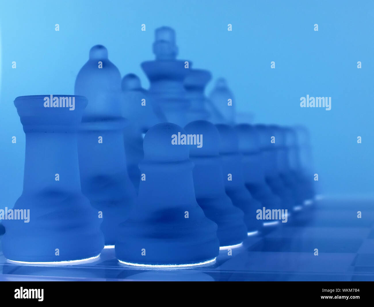 Glass chess board chess pieces hi-res stock photography and images - Alamy