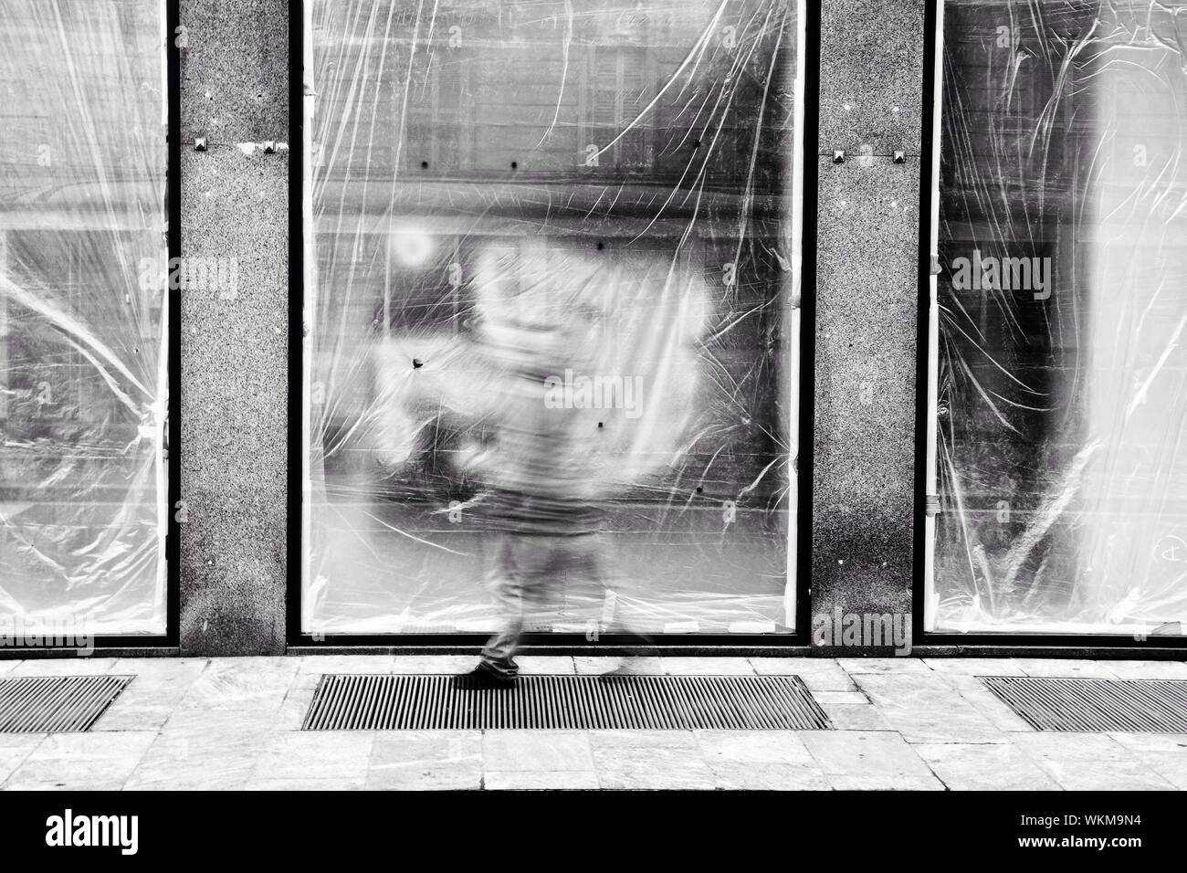 Walking next to wall hi-res stock photography and images - Alamy