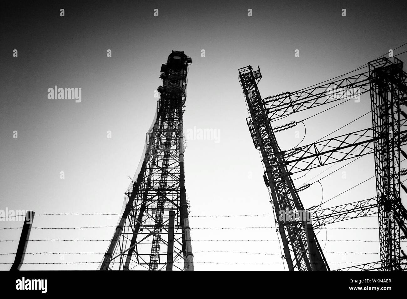 Pylons sky construction site hi-res stock photography and images - Alamy