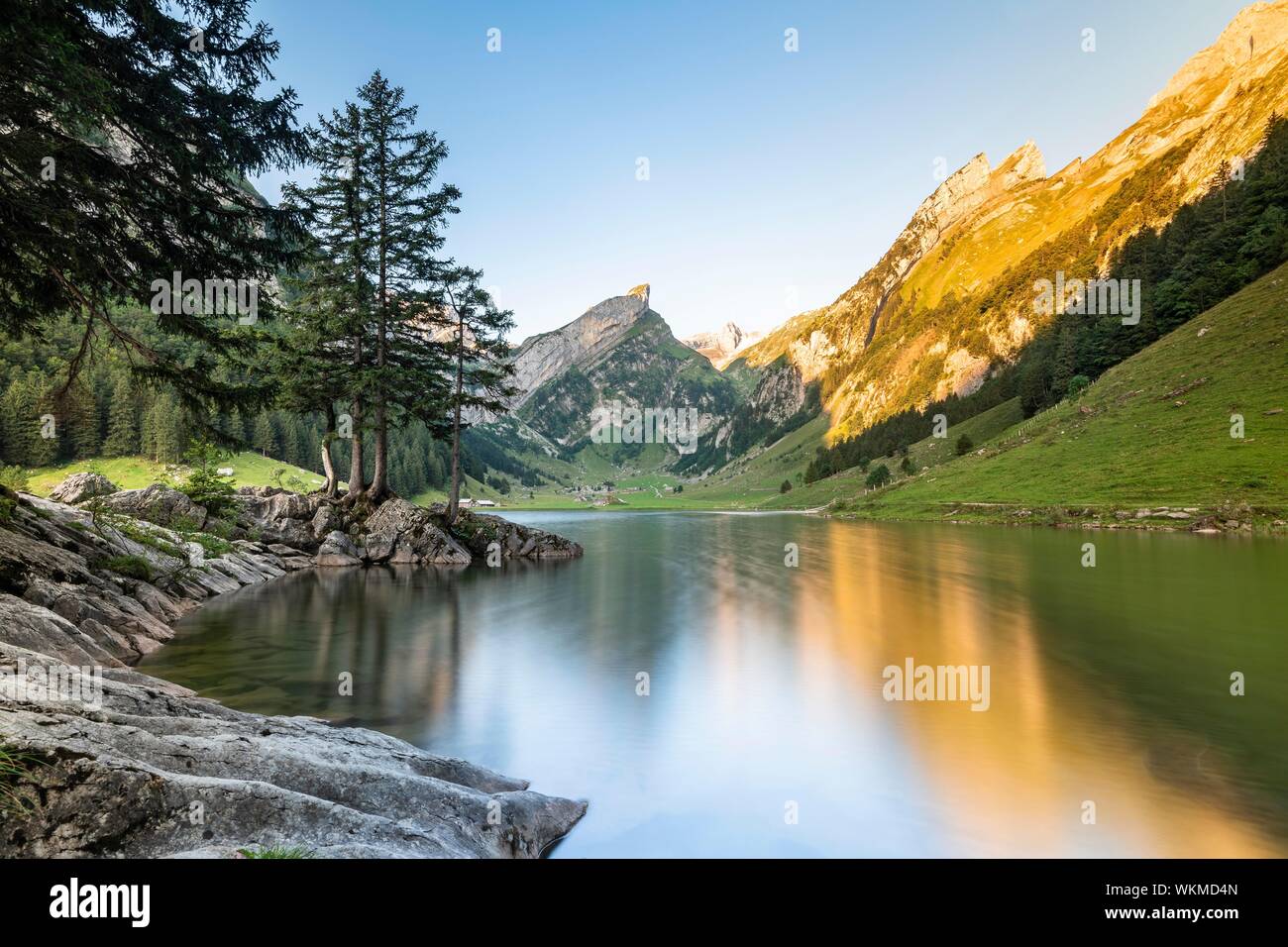 Mountains reflected at sunrise in Lake Seealpsee, behind Santis ...