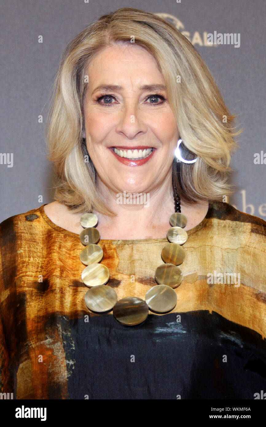 Downton abbey the movie phyllis logan hi-res stock photography and ...