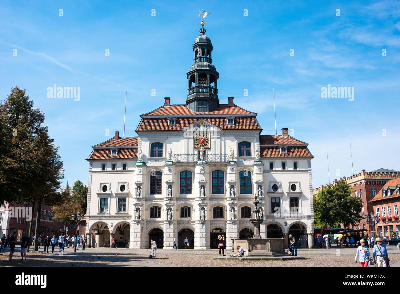 City hall with luna fountain hi-res stock photography and images - Alamy
