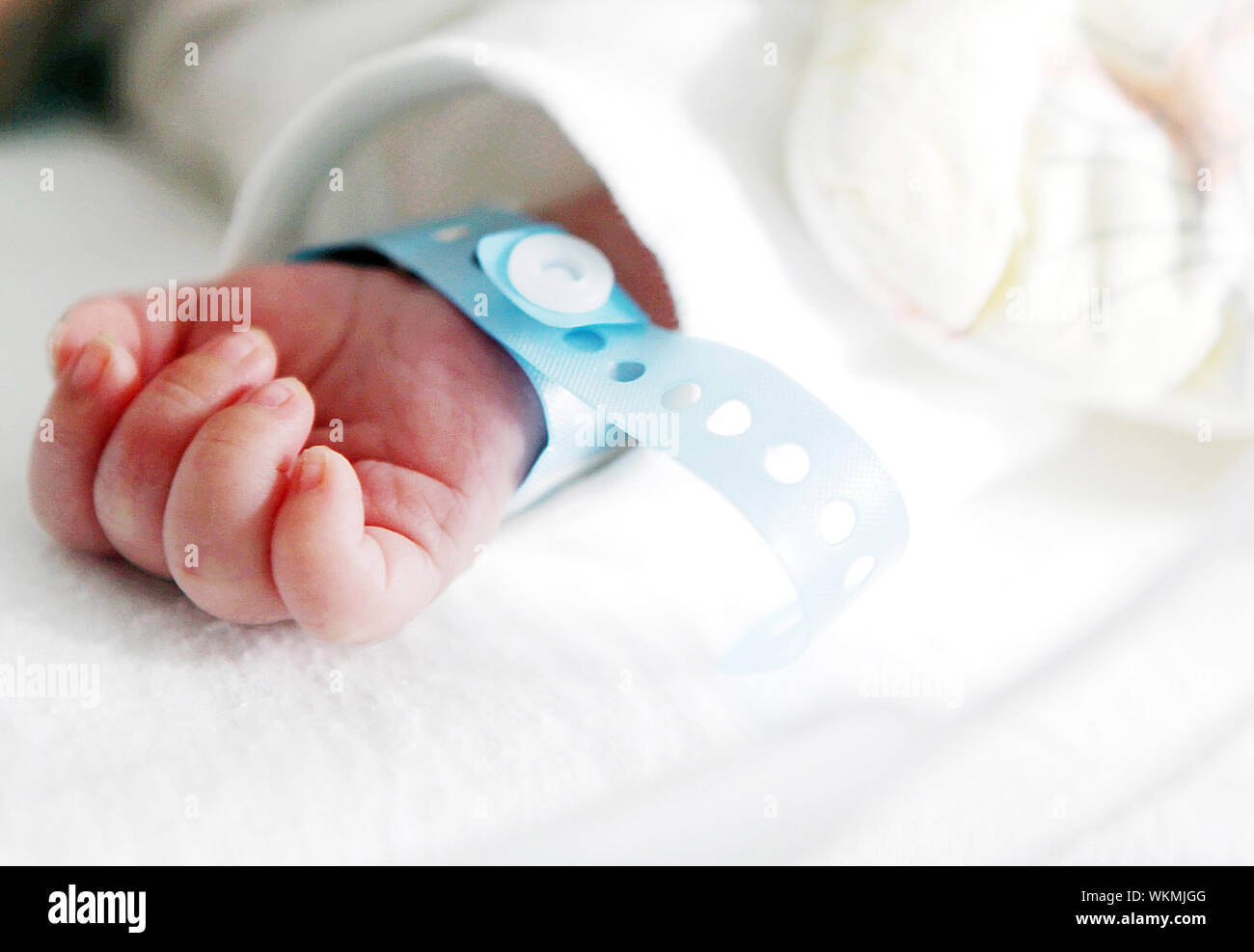 Newborn baby hospital tag hi-res stock photography and images - Alamy