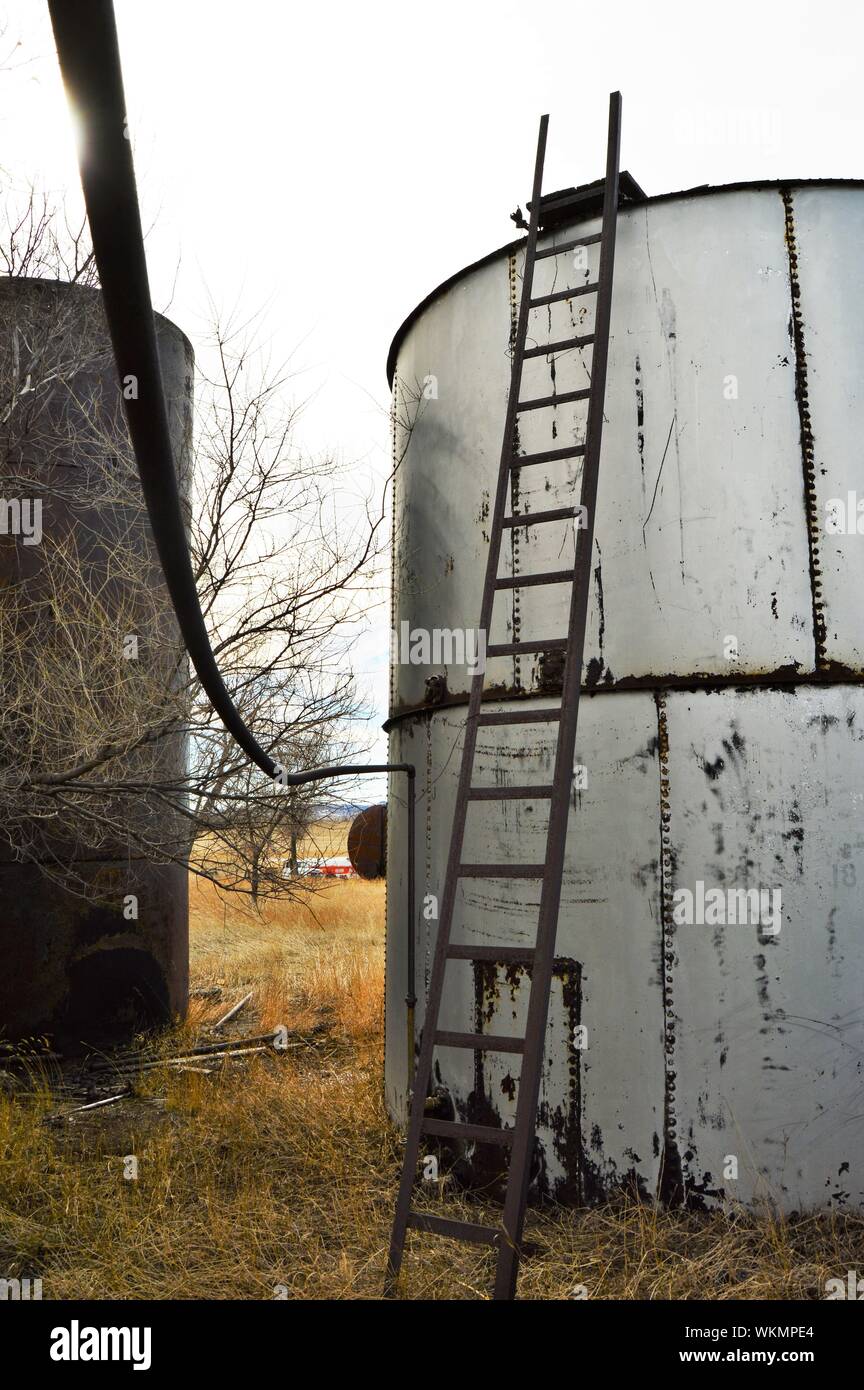 Ladder on storage tank hi-res stock photography and images - Alamy