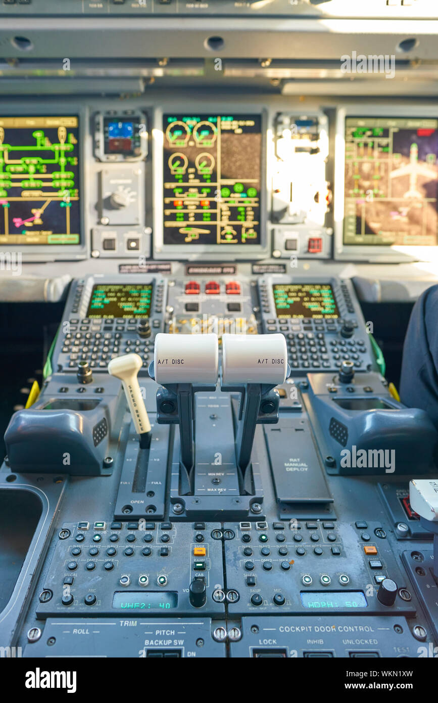 Embraer Cockpit High Resolution Stock Photography and Images - Alamy