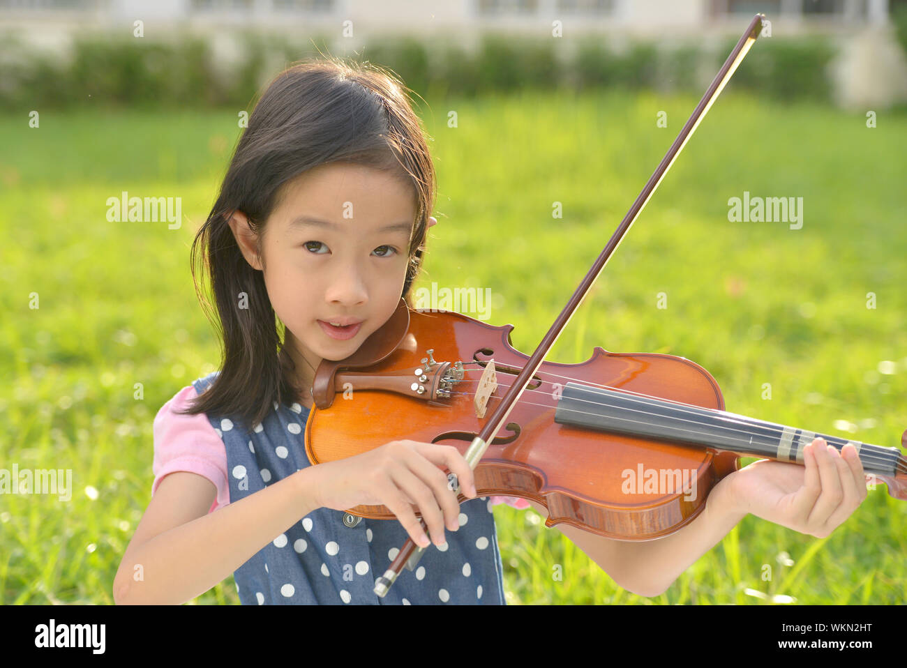 Children playing violin hi-res stock photography and images - Alamy