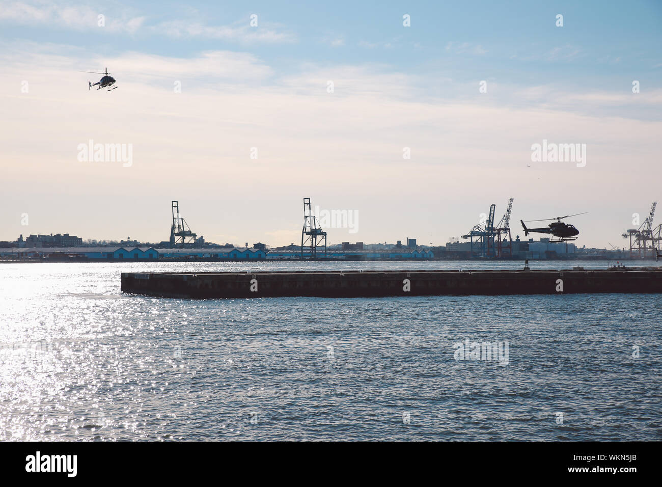Flying helicopters hi-res stock photography and images - Alamy