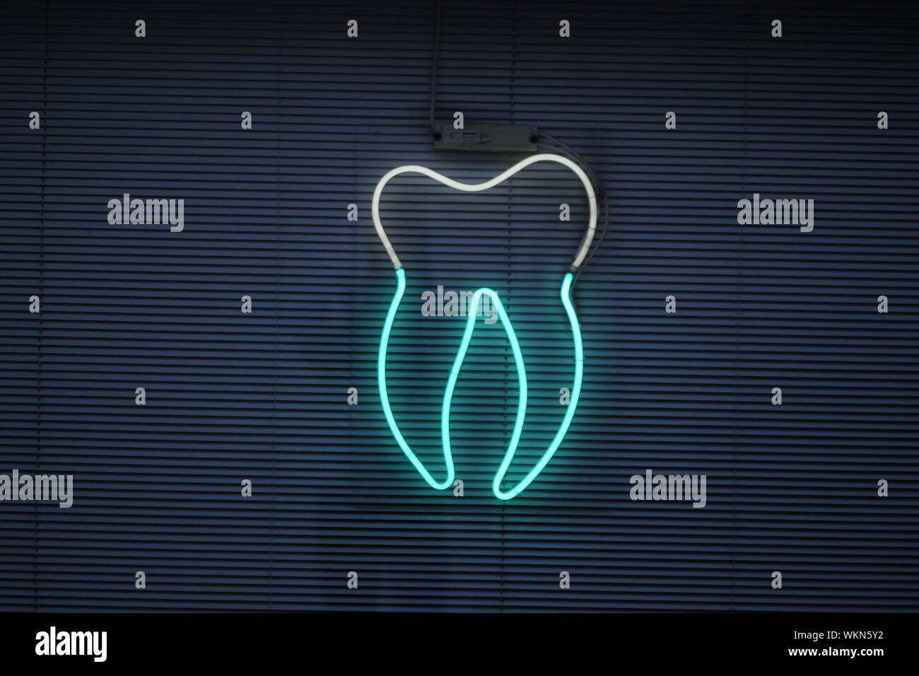 Tooth symbol hi-res stock photography and images - Alamy