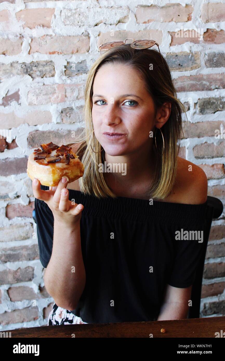 Dessert brick wall hi-res stock photography and images - Alamy