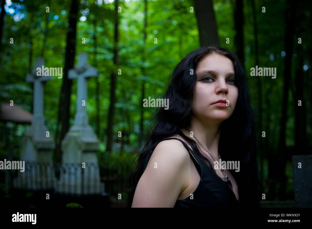 Gothic girl on cemetery hi-res stock photography and images - Alamy