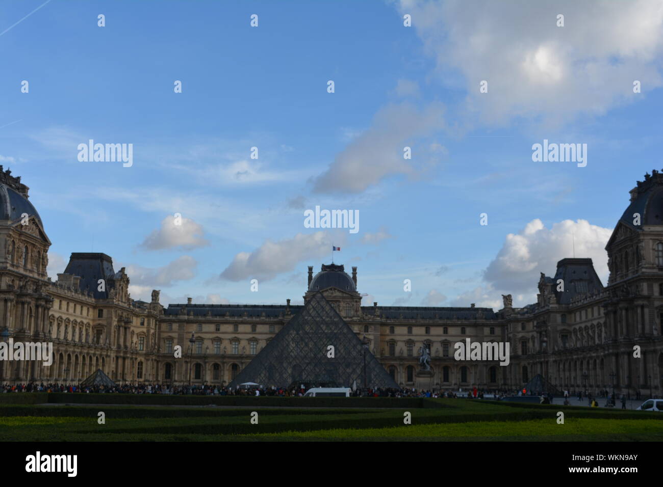 Louvre buildings hi-res stock photography and images - Alamy